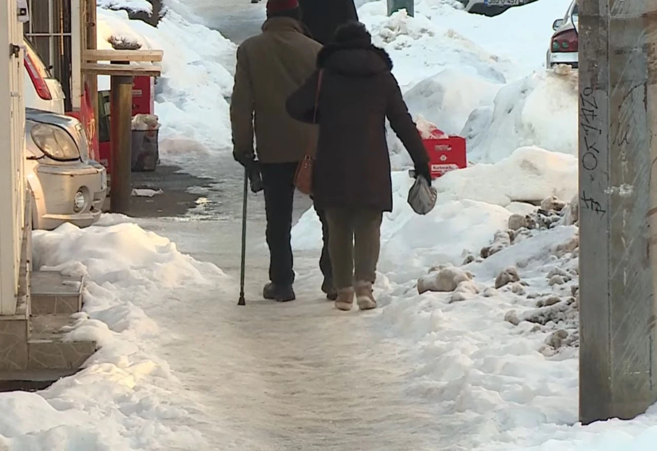 BiH pod snijegom: Poledica, ozljede i hladni radijatori diljem zemlje