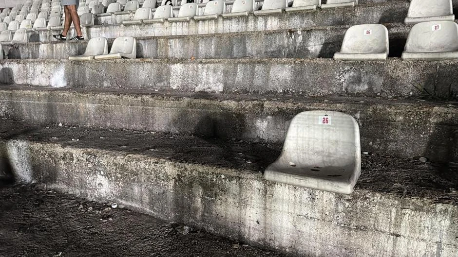 Red Army iza sebe ostavio uništene stolice, Zrinjski traži naknadu štete