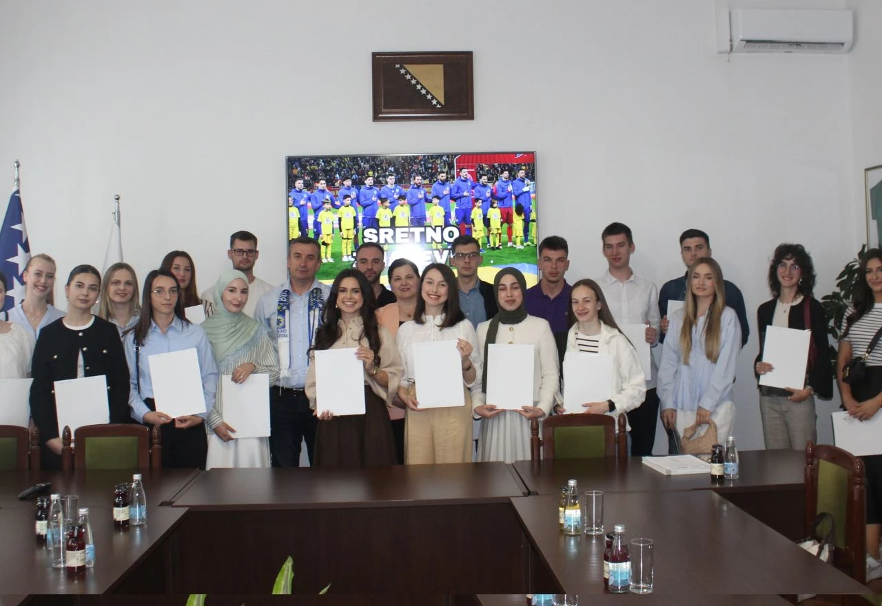 Grad Konjic nagradio 34 najuspješnija studenta s po 1.500 KM